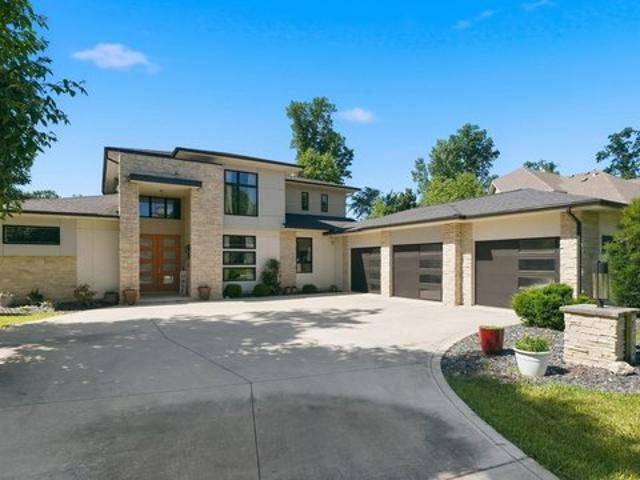 10228 Chambord Knl, Fort Wayne, IN 46835