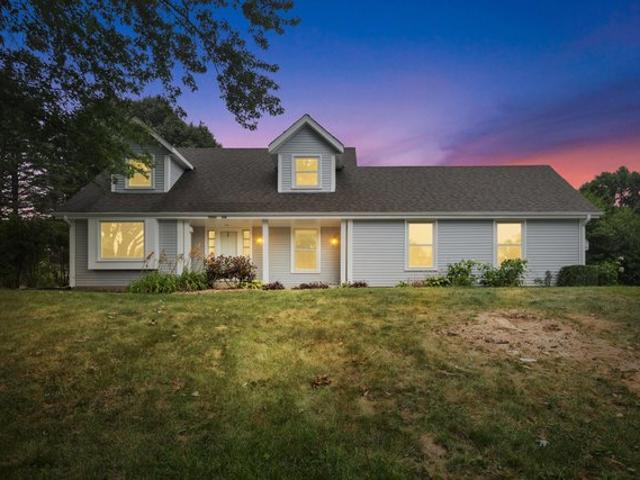 10229 N Concord Dr, Mequon, WI 53097