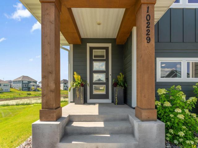 10229 Queensland Lane N