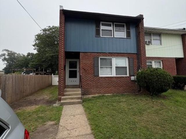 1022 N 20th St, Camden, NJ 08105