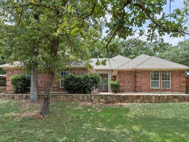 1022 Oak Tree Dr, Fort Worth, TX 76140