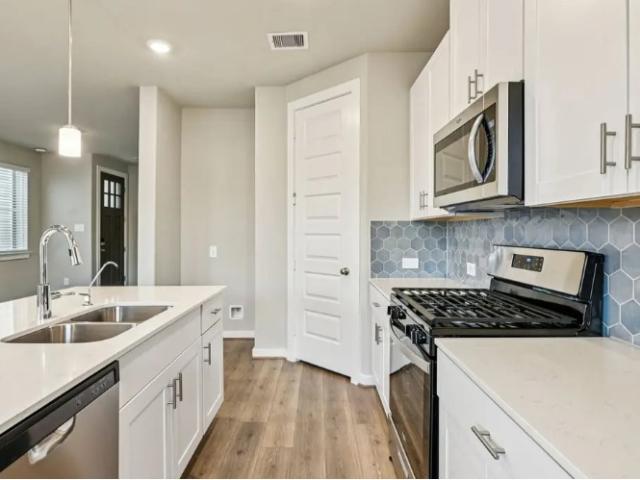 1022 Cedar Place Lane