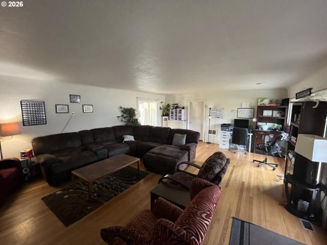 1022 Horn LN