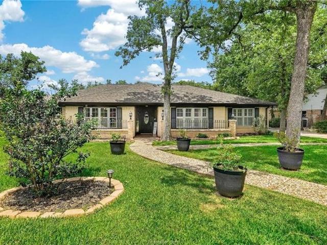 1022 Rose Cir, College Station, TX 77840