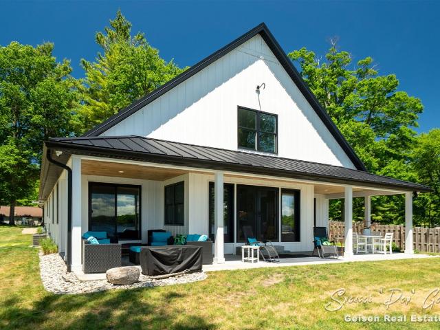 1022 S Woodland Drive