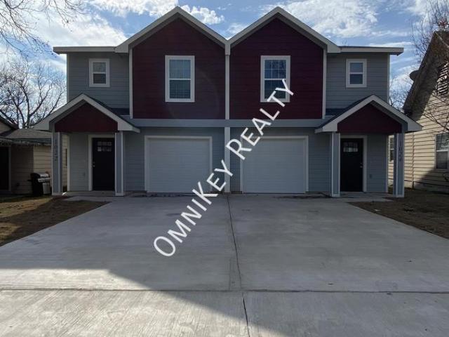 1022 W Shepherd St, 3 beds, 2 full and 1 half baths