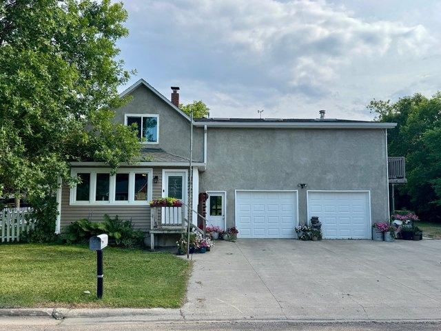 1022 Walnut St E, Devils Lake, ND 58301
