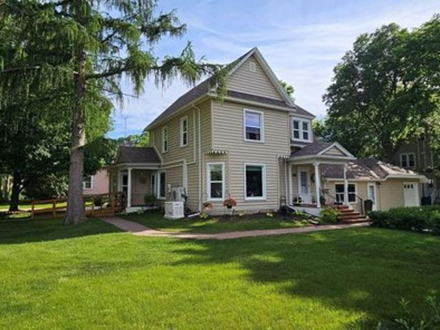 1022 3rd St, Brookings, SD 57006