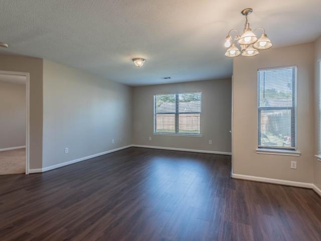 10233 Azalea Vlg Village