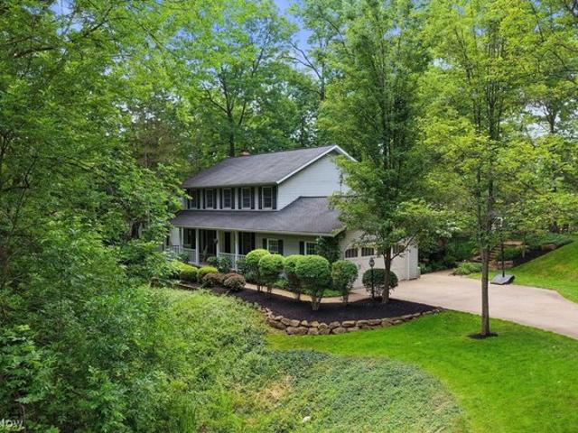 10237 Old Orchard Dr, Brecksville, OH 44141