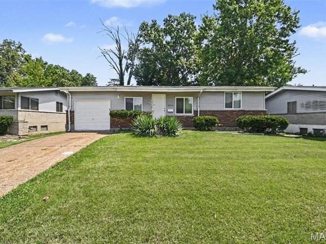 10234 Cedarhurst Dr, Saint Louis, MO 63136
