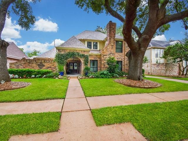 1023 Cardinal Ave, Sugar Land, TX 77478