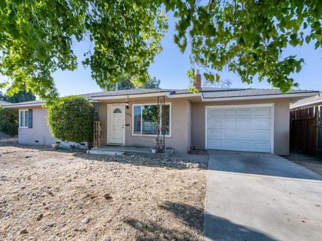 1023 E Lansing Way, Fresno, CA 93704