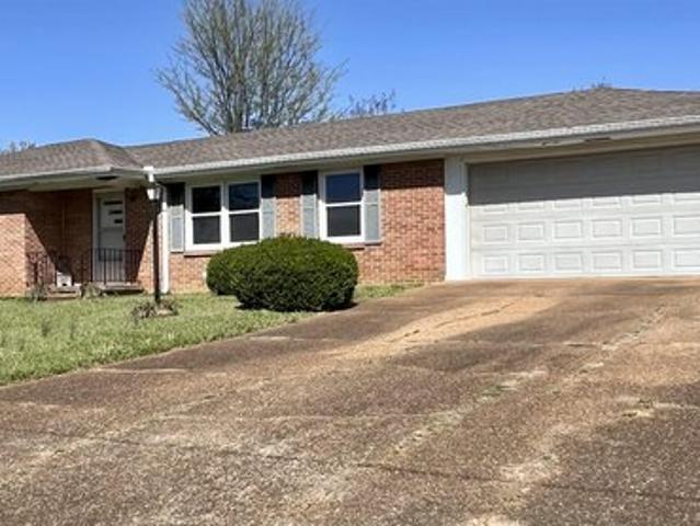 1023 Hemlock St, Tuscumbia, AL 35674