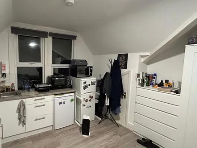 1023 High Road, London, N12 9RX, United Kingdom | Room for rent #135552884 | Rentberry