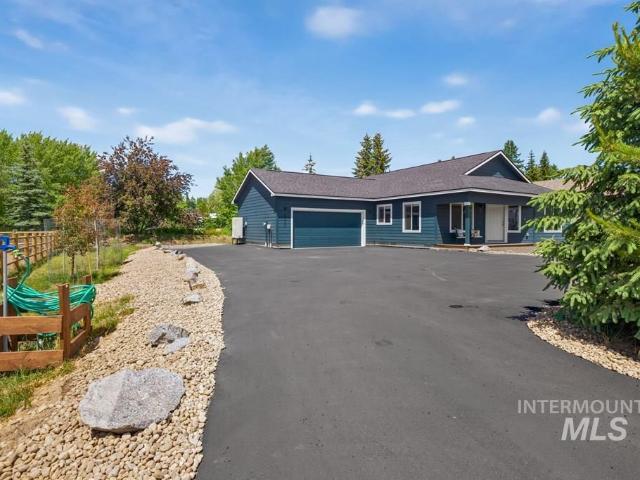 1023 Kaitlyn Loop