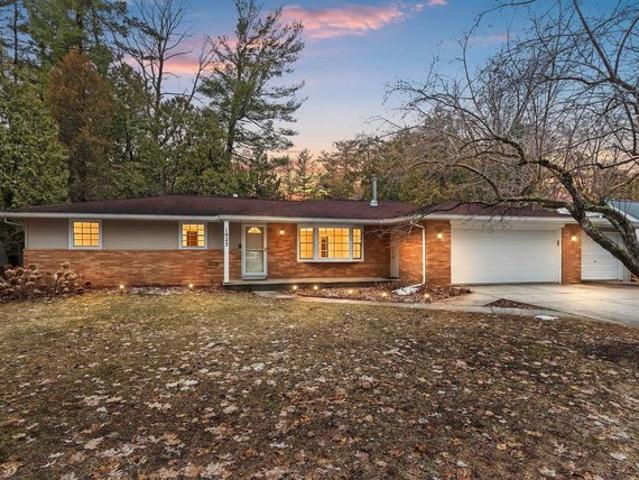 1023 Laverne Dr, Green Bay, WI 54311