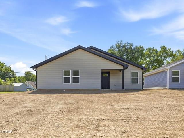 1023 Prospect Ave, Carthage, MO 64836