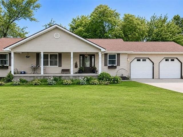 1023 S Main St, Coulterville, IL 62237