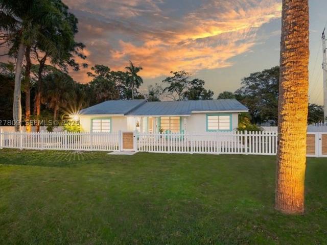 1023 SE 7th St, Stuart, FL 34996