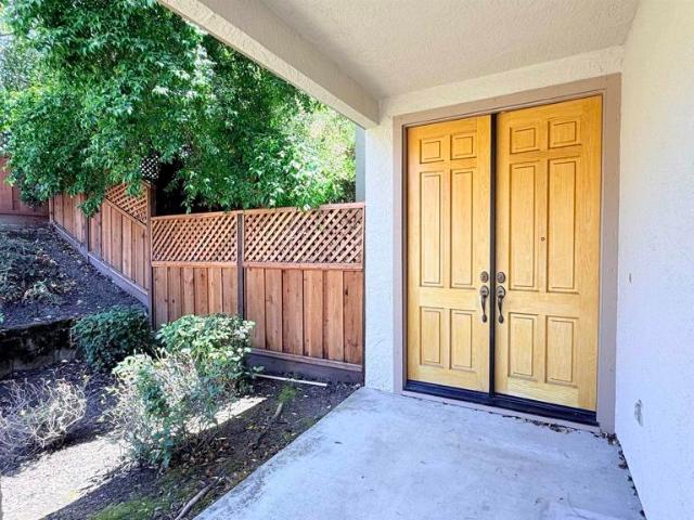 1023 Vista Pointe Cir
