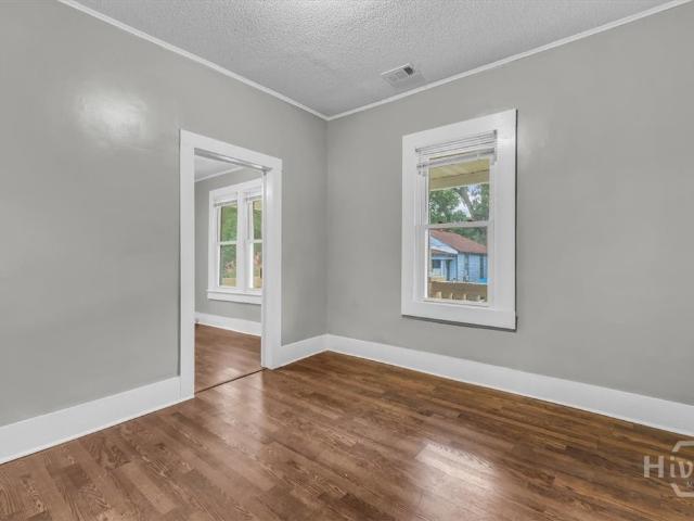 1023 W 37th Street