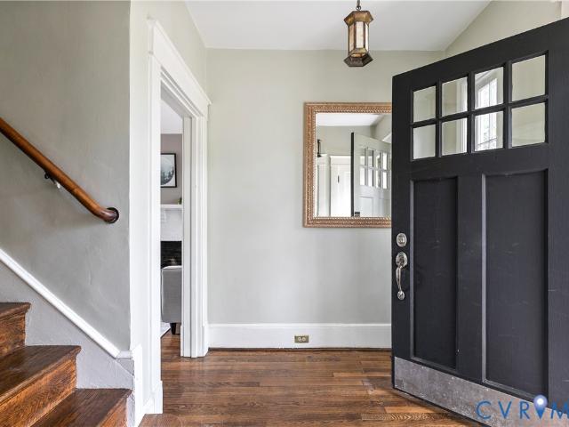 1023 W 45th Street