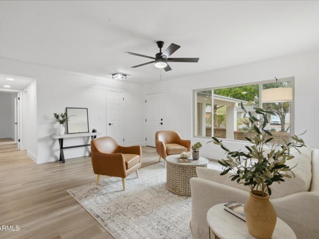 1023 W Carter Drive