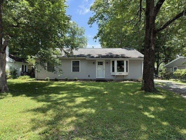 1023 W Laurel St, Carbondale, IL 62901