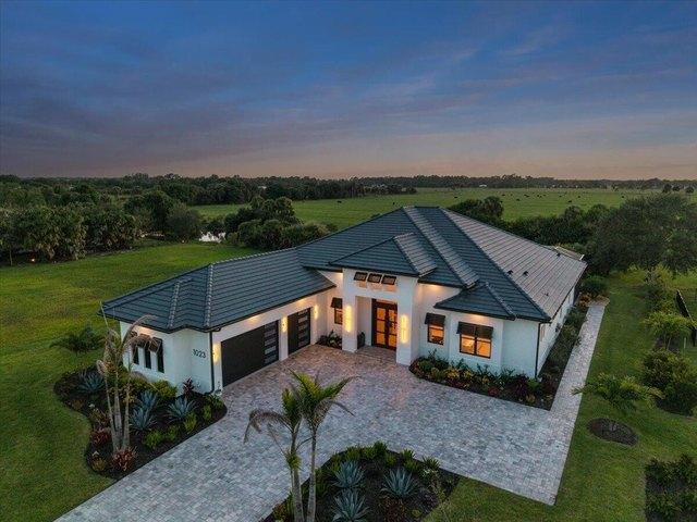 1023 W Polo Grounds Dr, Vero Beach, FL 32966