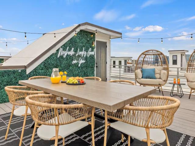 1023 11th Ave S