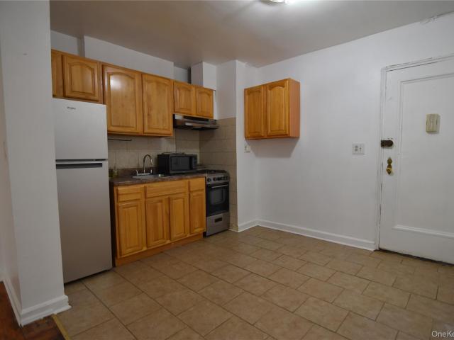 102 3 th Avenue A02