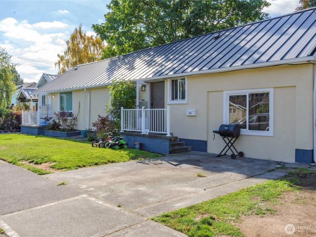 102 & 104 9th Street SW