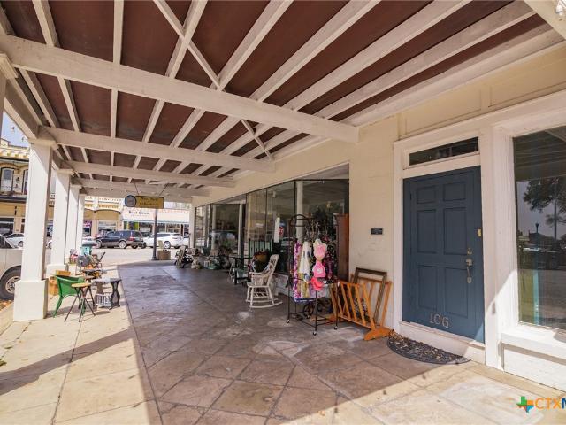 102 110 N Courthouse Square
