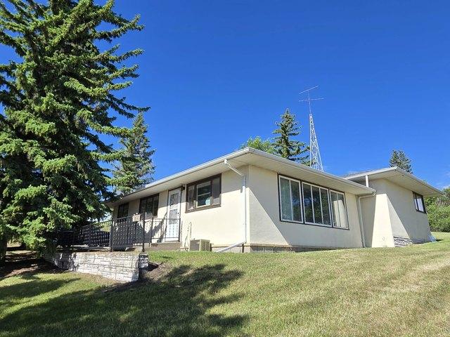 102 1st Ave SE, Kenmare, ND 58746