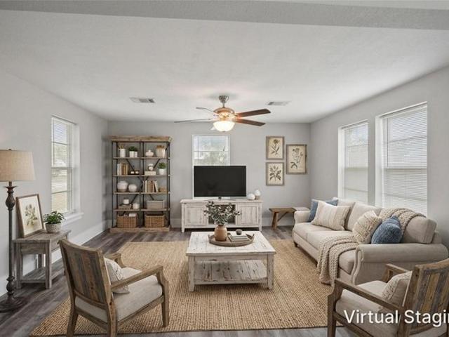 102 22nd St N, Texas City, TX 77590