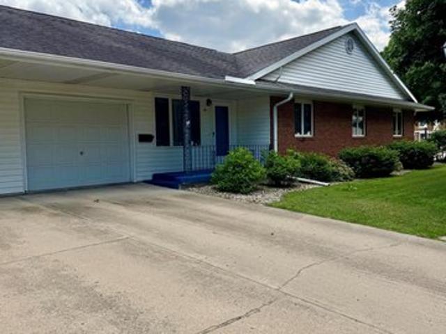 102 4th Ave NE, Clarion, IA 50525