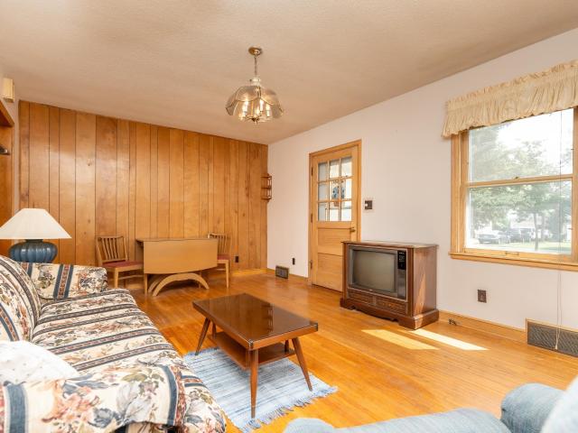 102 5th Street NE