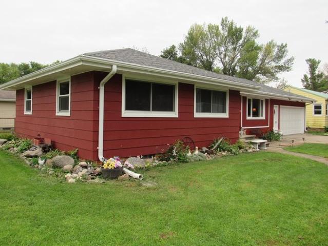102 6th St S, Swea City, IA 50590
