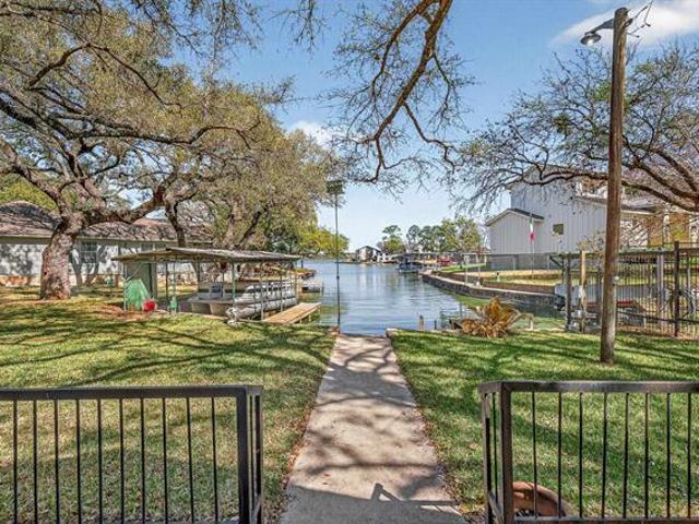 102 Cove Ln