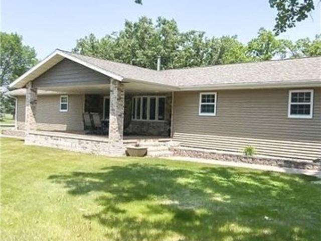102 Colony Dr S, Karlstad, MN 56732