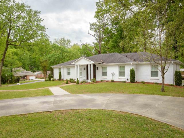 102 Colonial Dr