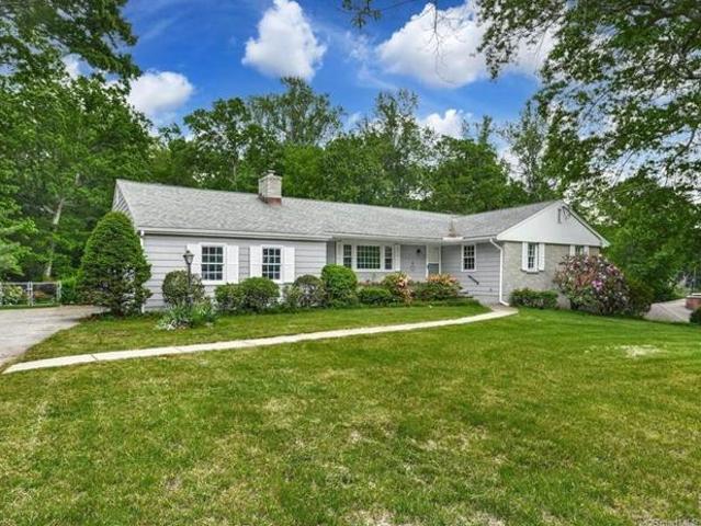 102 Columbine Dr, Trumbull, CT 06611
