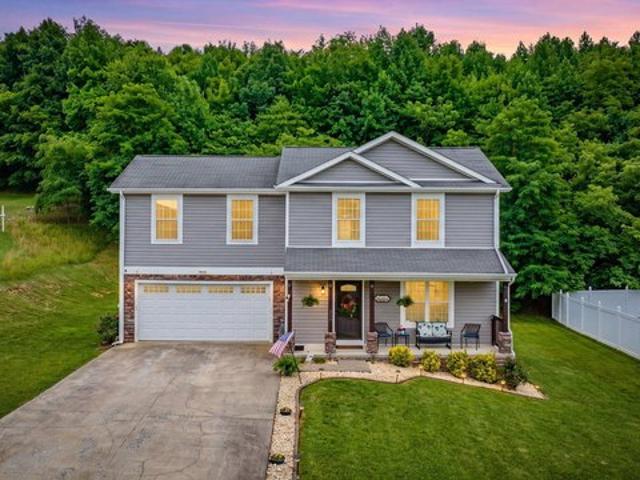 102 Carmack Dr, Bristol, VA 24201