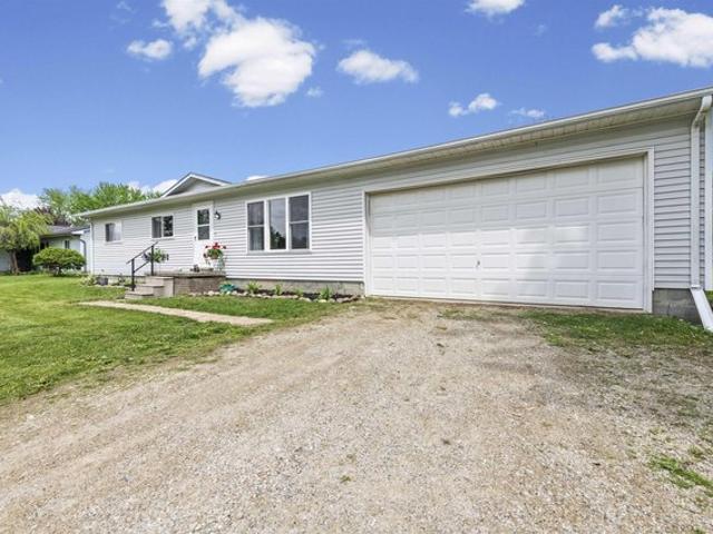 102 Charles St, Capac, MI 48014