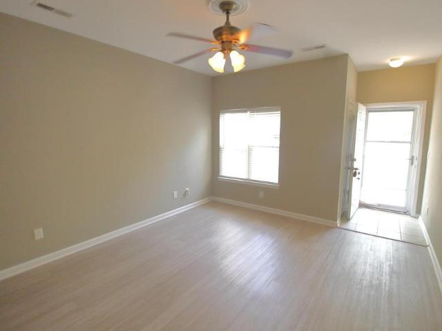 102 Chestnut Oaks Court