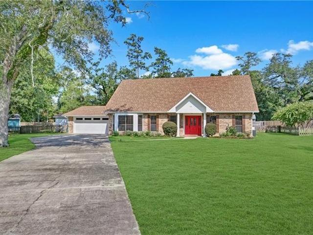 102 Chickamaw Pl, Mandeville, LA 70471