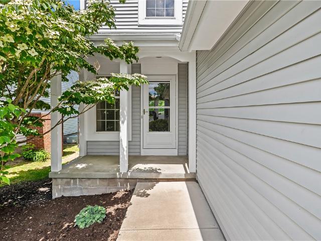 102 Cranbrook Ter