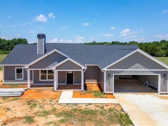 102 Creek Stone Dr, Hartwell, GA 30643