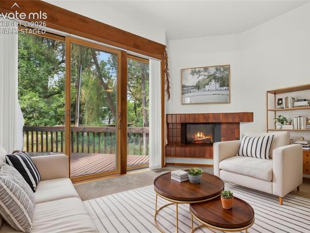 102 Creekside Lane